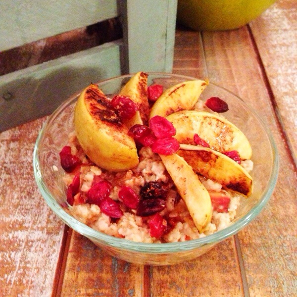 Cran-Apple Peach Oatmeal with Honey Drizzle - Blogilates